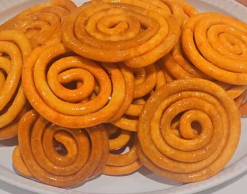 Sri Lankan Aurudu Sweets - Crispy Pani Walalu: Sweet Sri Lankan Delight ...